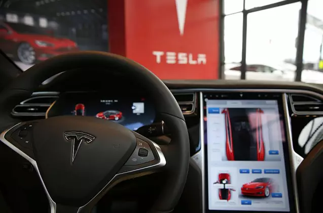 ห้องโดยสารของ Tesla สามารถทำให้เทคโนโลยีร้อนเกินไปเพื่อช่วยสุนัขในรถที่ร้อนแรงได้หรือไม่? 12847_1