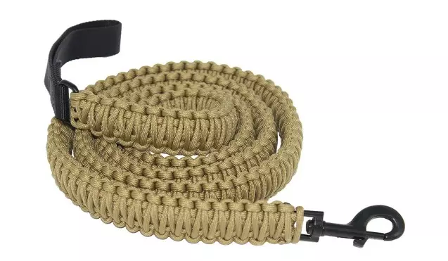 Ta paracord povodec je ročno izdelan za Bernedoodles