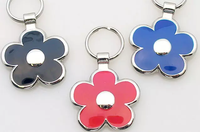 Fréijoer Saachen: Blummen Dog ID Tags