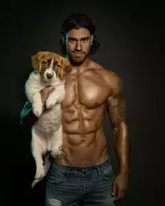 Hunks and Hounds Calendar 2015, América, outubro de 2014