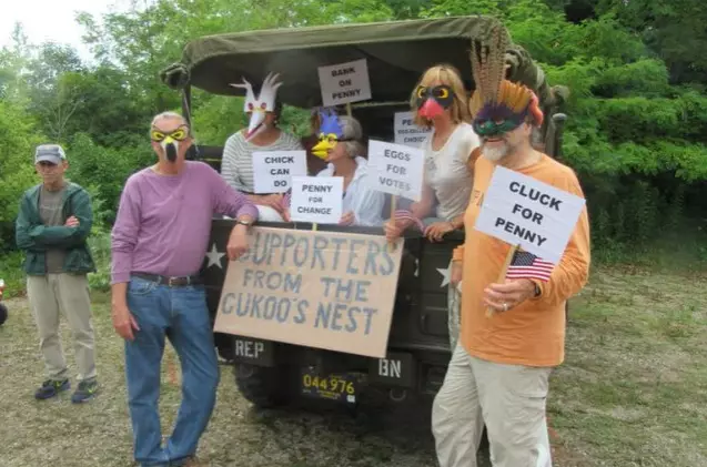 Penduduk Omena, Michigan sedang mencari perubahan daripada seekor ayam