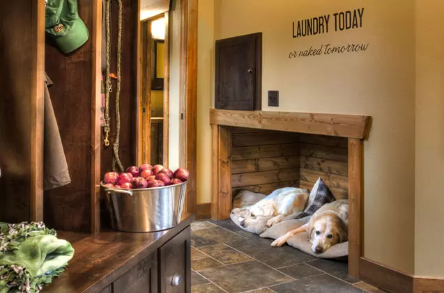 Dog-Friendly Home Renos: Rustic the doggie nook