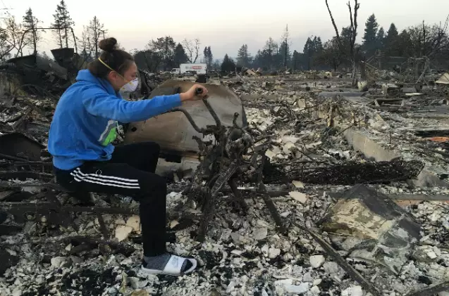 Kaliforniyalı bir qadın yanğından xilas olmaq üçün 70 kiloluq iti ilə velosiped sürdü, lakin hər şeyi itirdi