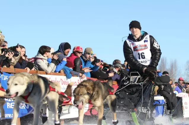 Iditarod Musher Eo Lintja Tsa Hae Tse Lekotsoeng Lithethefatsi Li na le Litlhahiso Tsa Tšitiso 28273_1