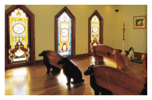 Dog Chapel ໃນ Vermont ໃຫ້ກຽດແກ່ຄວາມຜູກພັນລະຫວ່າງຫມາແລະມະນຸດ 31630_2