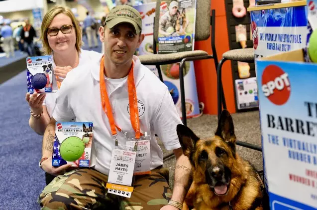 Ethical Pets dona el 100 % de las ganancias del producto de The Barrett Ball a Wounded Warriors 5616_1