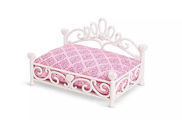 Noble Novelties para sa Iyong Aristo-Cat: Princess Cat Bed